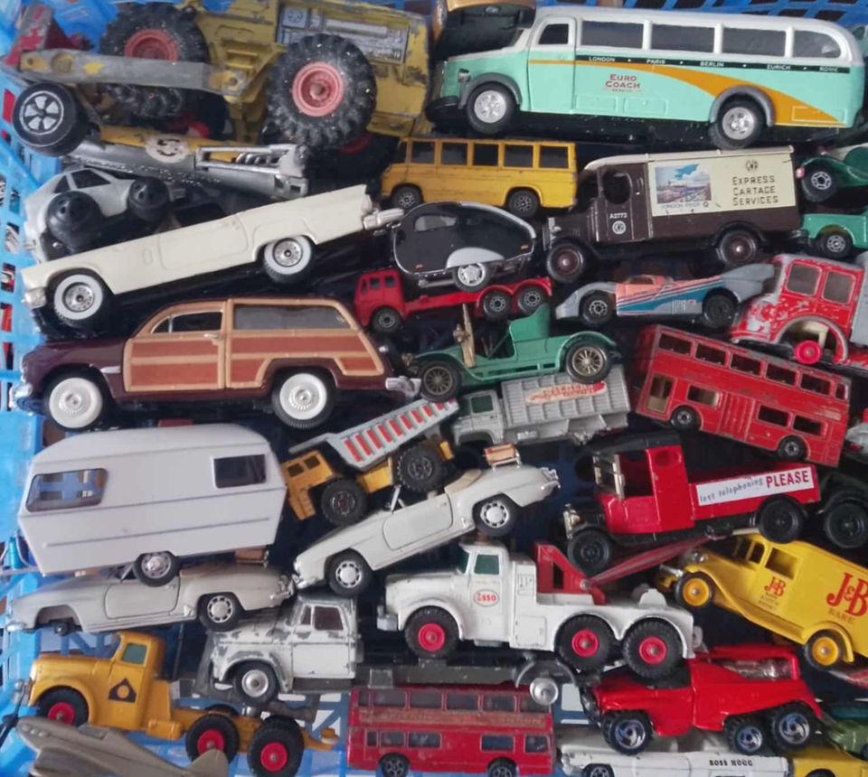 VINTAGE & LATER DIECAST TOY JOB LOT MATCHBOX & OTHERS CARS TRUCKS etc ...