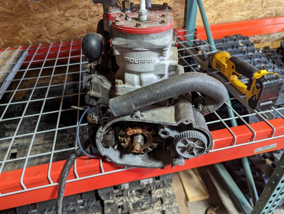 97 98 99 00 Polaris XC RMK 700 Non power valve complete running motor ...