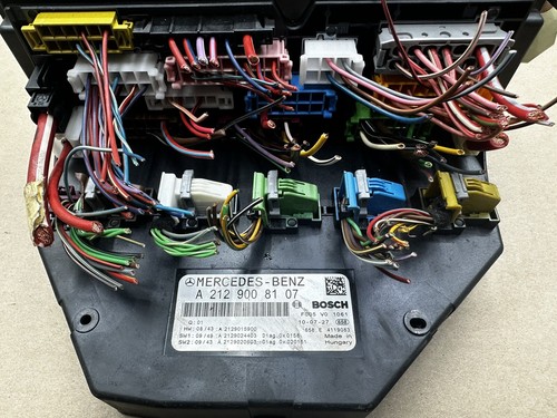 2010 10 11 MERCEDES W204 W212 FRONT ENGINE SAM FUSE BOX RELAY MODULE ...