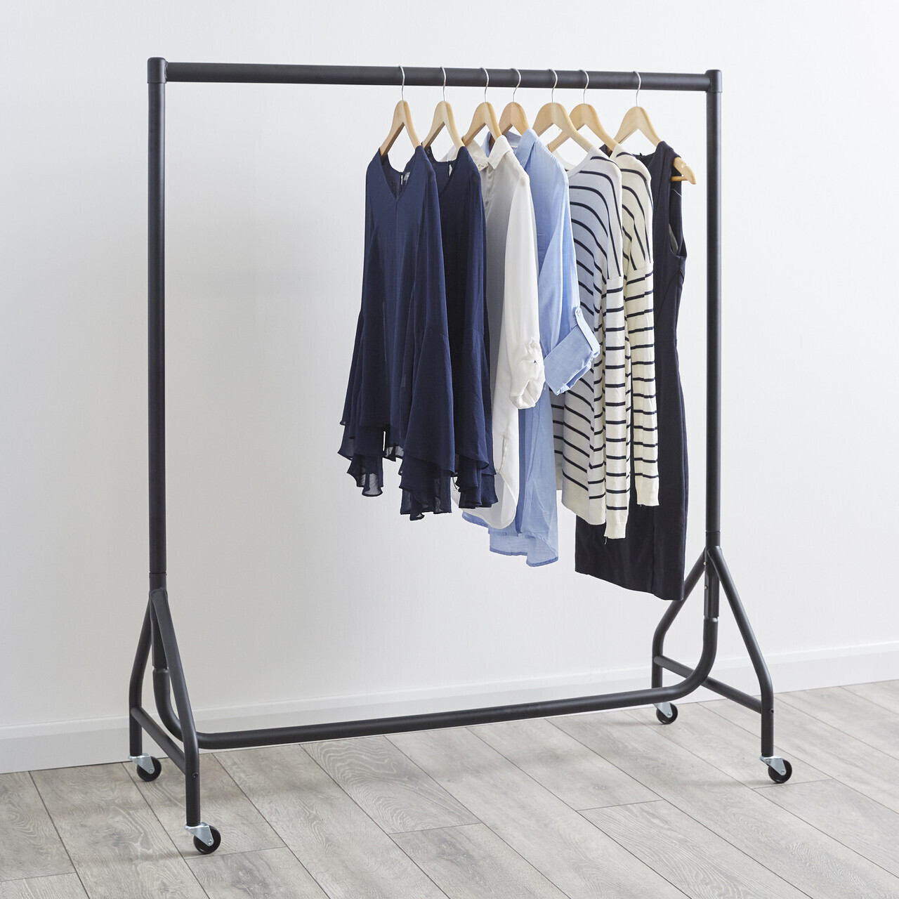 Black Heavy-Duty Clothes Rail, Clothes Storage, Garment display ...