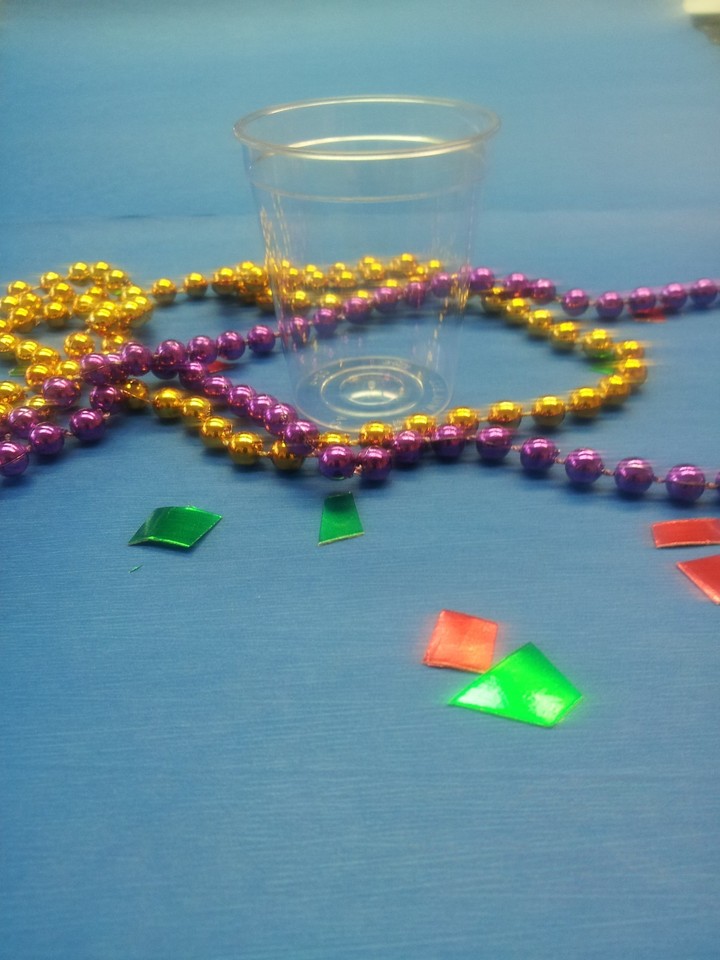 (25 BEADS) MARDI GRAS BEADS 33" METALLIC FESTIVE PARTY, ASSORT COLOR ...