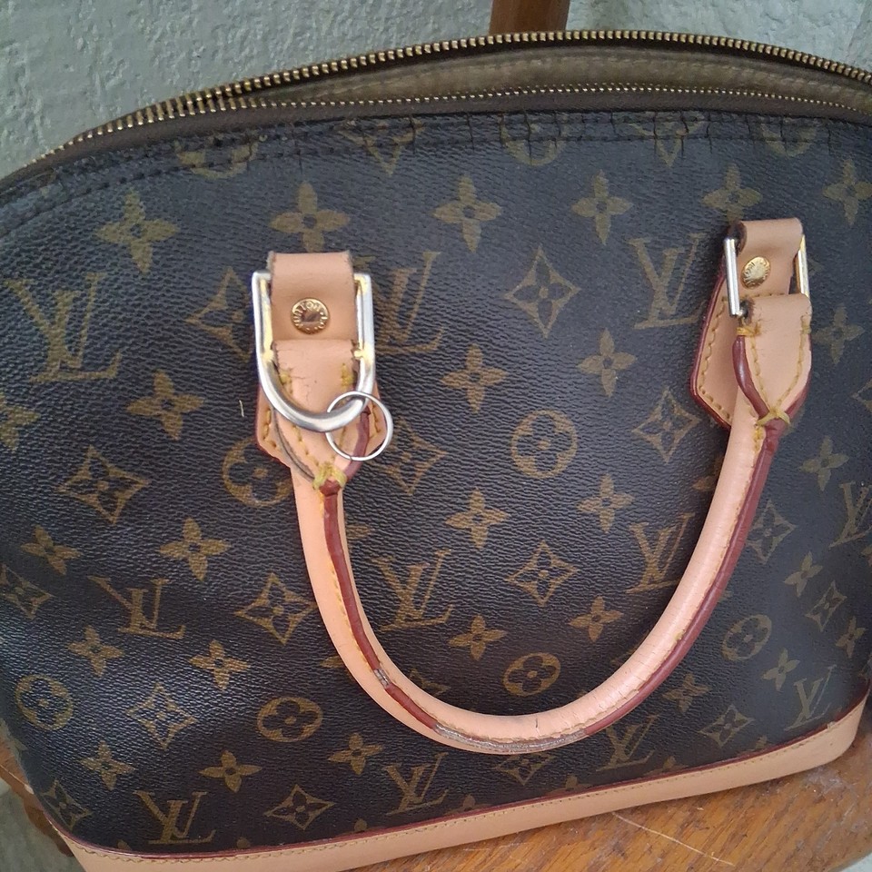 Louie Vuitton Purse Slightly Used But Tooken Care Of In Brown And ...