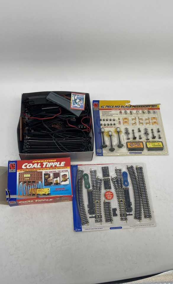 Assorted Multicolor HO Scale Freight Cars Train Set With Track And ...