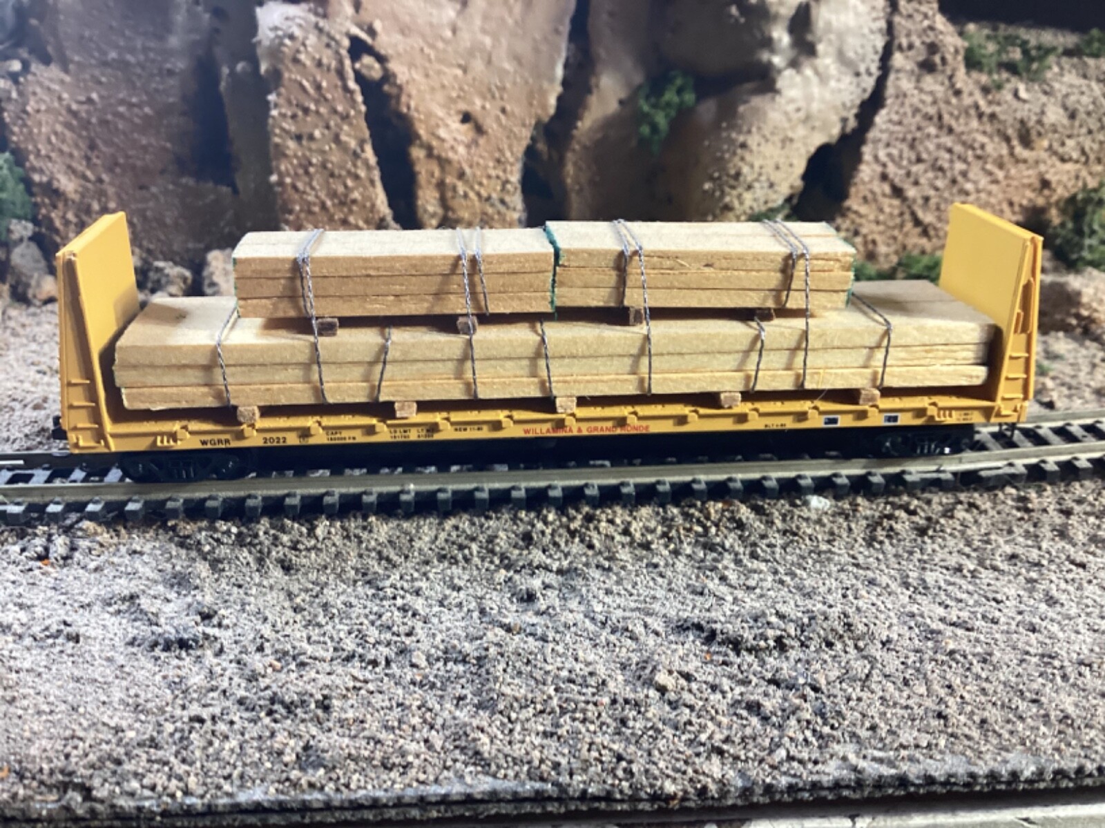 N scale LUMBER LOAD fits 61’ bulkhead flat car LOAD ONLY#9 | eBay