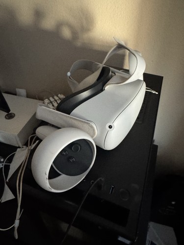 Oculus Quest 2 Virtual Reality Headset Used Without Travel Case | eBay