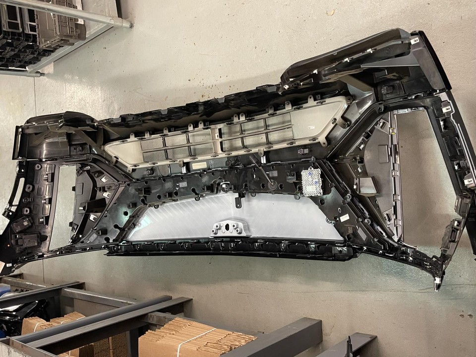 OEM GM Full Bumper Assembly Grille Cam For 2022-2025 Cadillac Lyriq ...