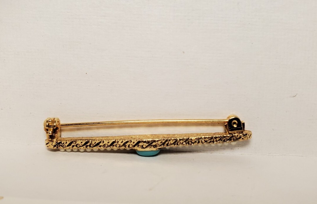 Western antique jewelry. Brooch Pin - Gem