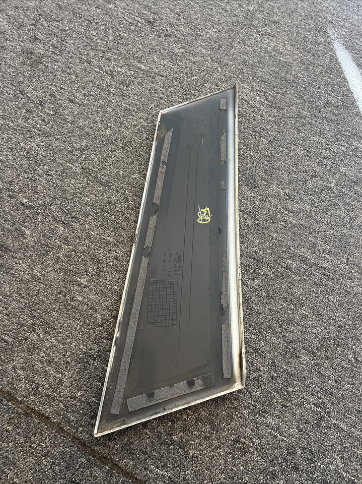 08-12 Buick Enclave Driver Rear Quarter Window Plastic Moulding Trim LH ...