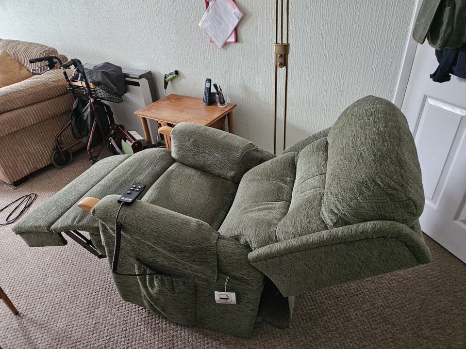 ***HSL Riser Recliner Chair ***** | eBay UK