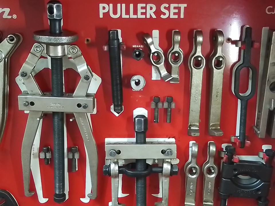 SNAP ON CJ2000 INTERCHANGEABLE MASTER PULLER SET W/ TOOL BOARD,CABINET ...