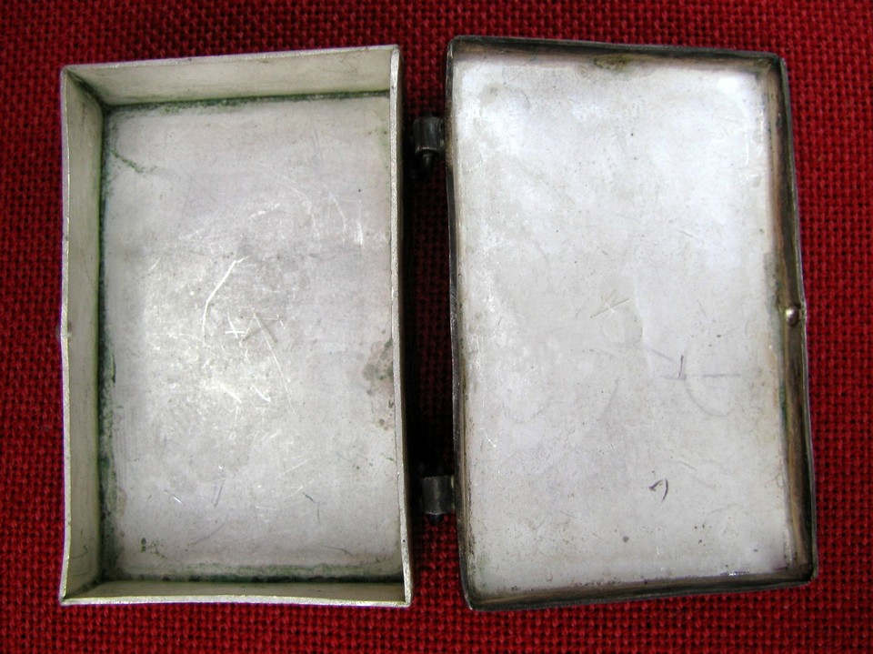 FINE ANTIQUE HANDMADE NAVJAO INDIAN AMERICAN EMBOSSED SILVER SNUFF BOX ...