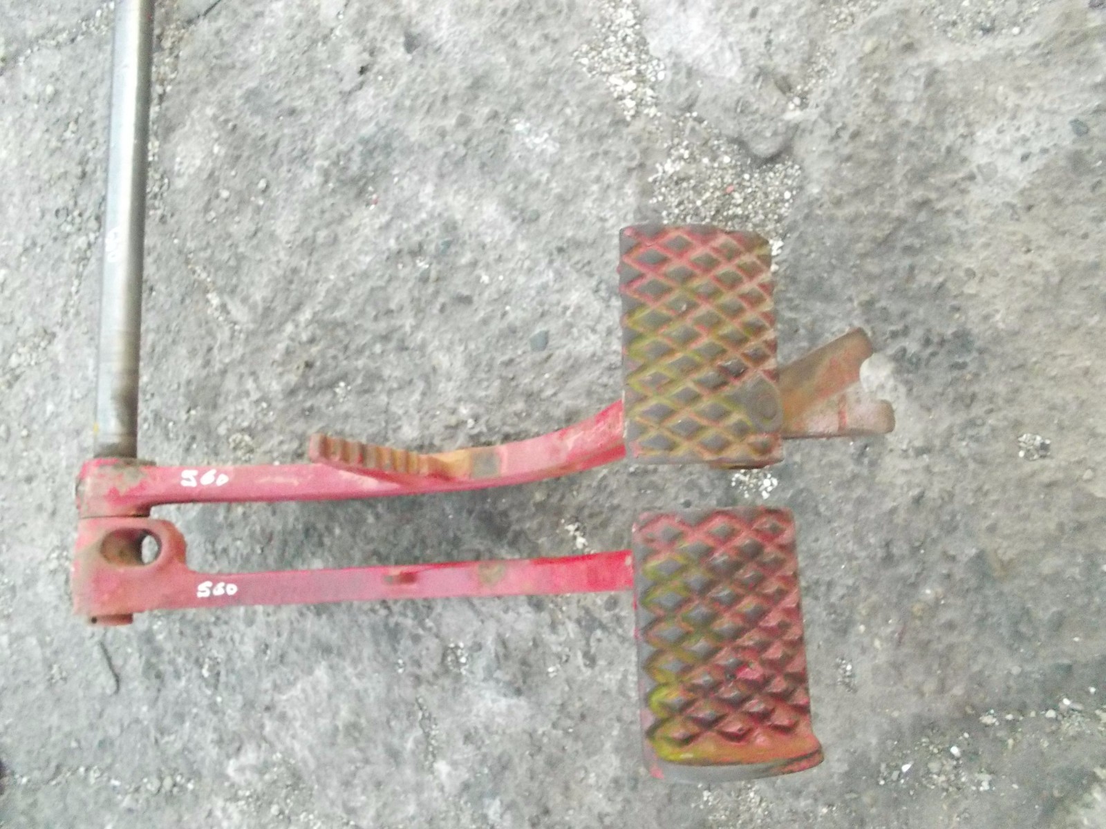 Farmall 560 RC Tractor IH Brake Pedal pedals with lock bar & shaft all ...