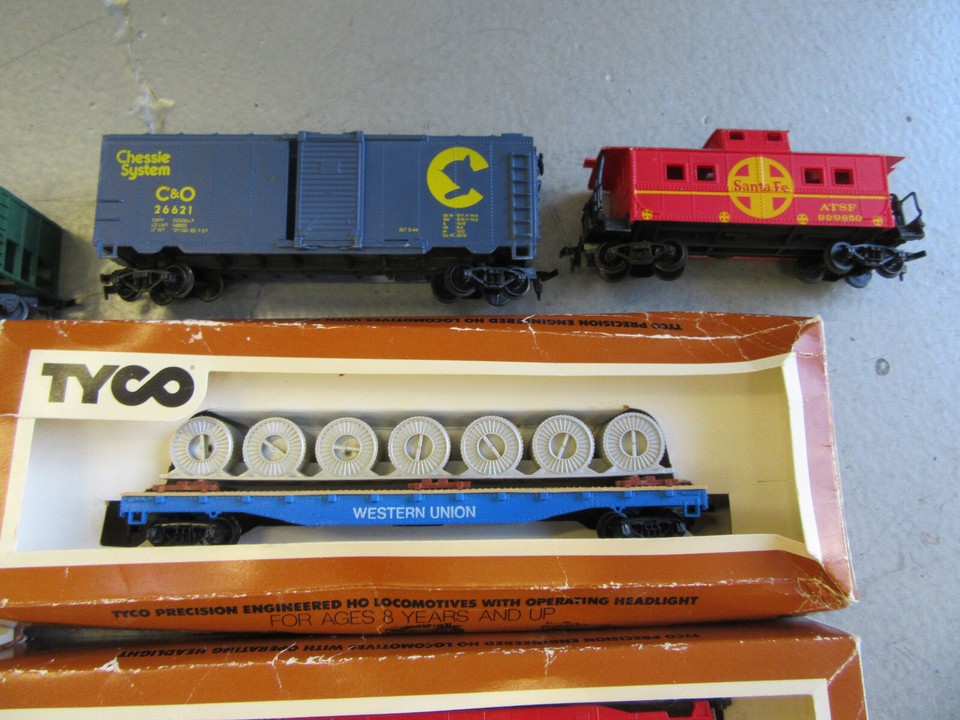17 Vintage Train Cars Set HO Scale TYCO Bachman Athearn Box Car Caboose ...