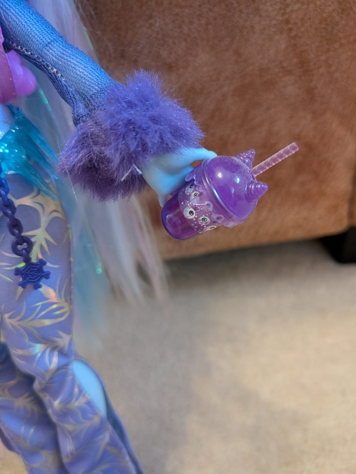 Monster High Abbey Bominable Core Doll G3 Displayed only with ...