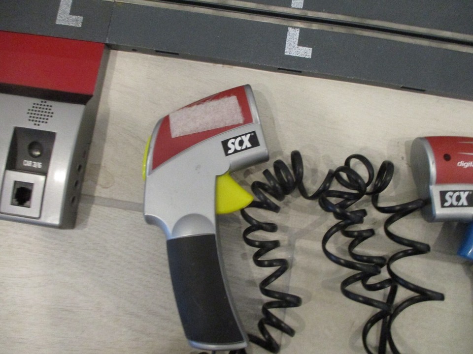 SCX Digital Slot Car Track ~Pit Box Set Section Track 3 Controllers ~1/ ...