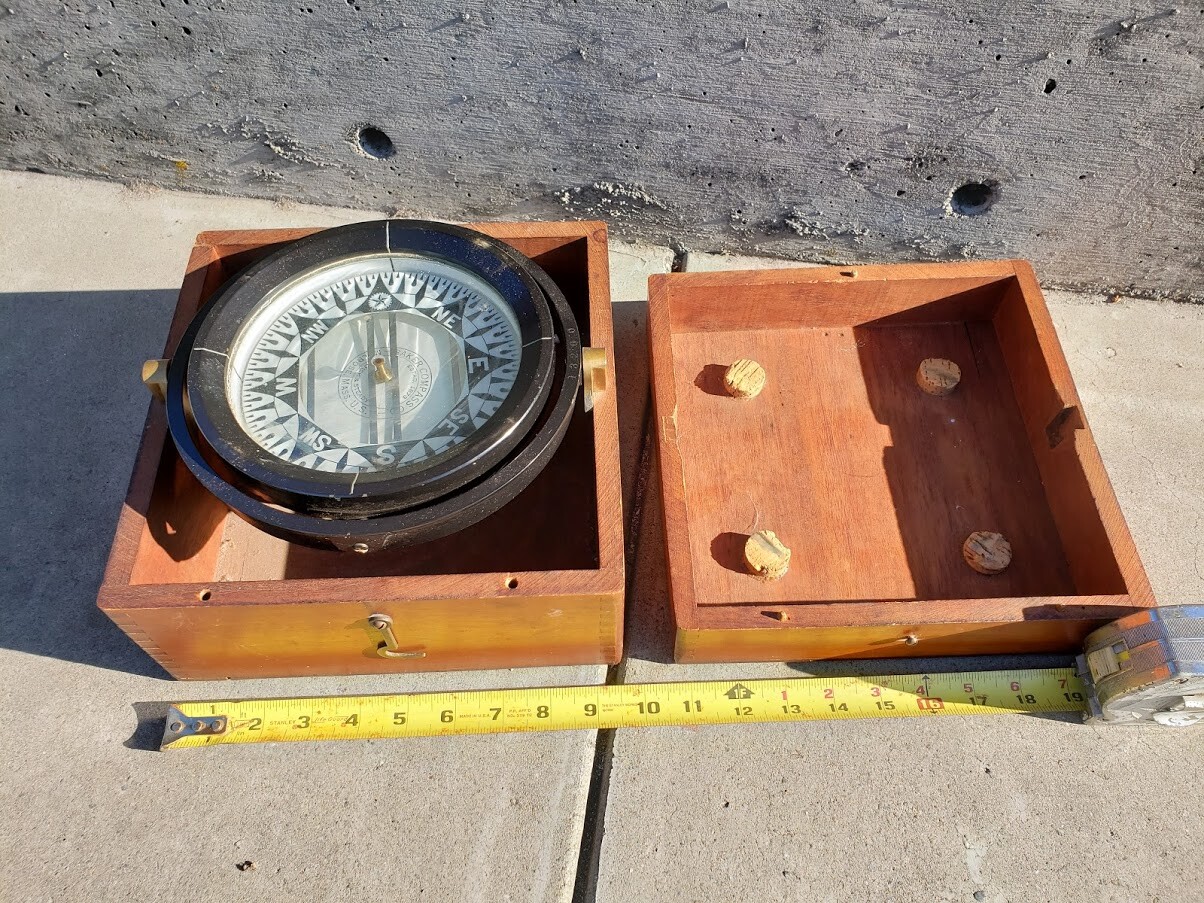 SHIPS COMPASS GIMBALLED WITH WOOD STORAGE BOX VINTAGE. BAKER COMPASS ...