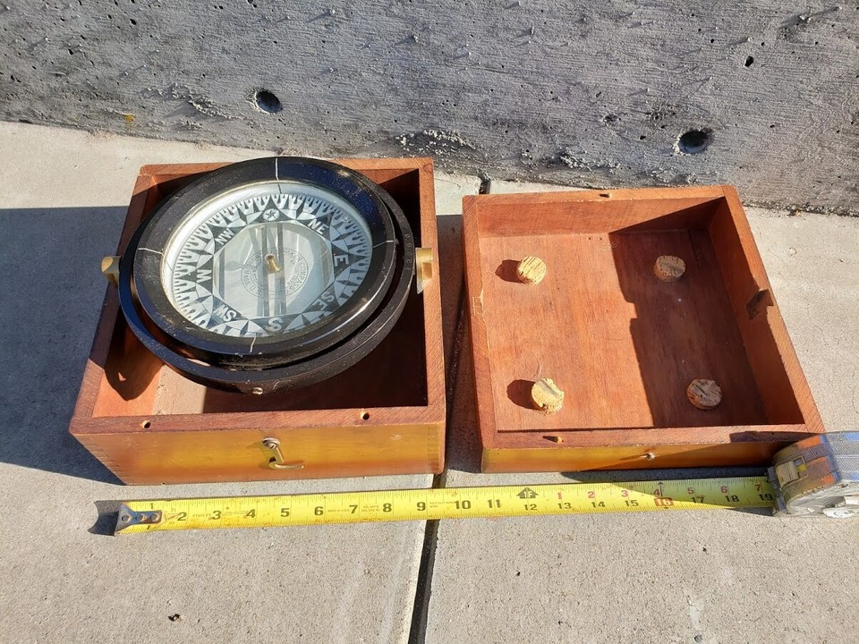SHIPS COMPASS GIMBALLED WITH WOOD STORAGE BOX VINTAGE. BAKER COMPASS ...
