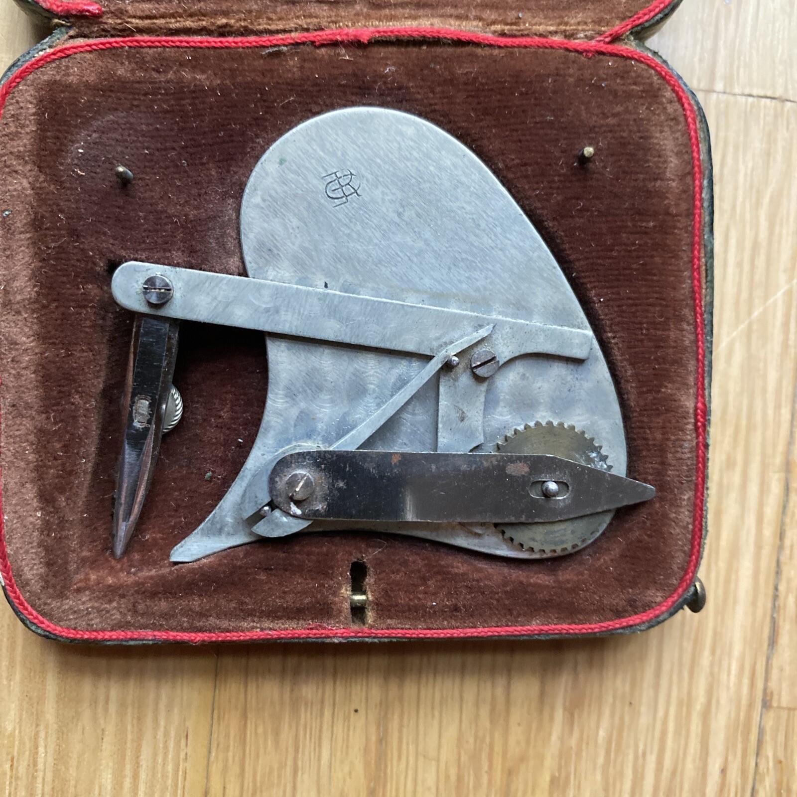 O. E. Richter LINIERGERÄT für 4 verschied. LINEATUR en , antik , in ...