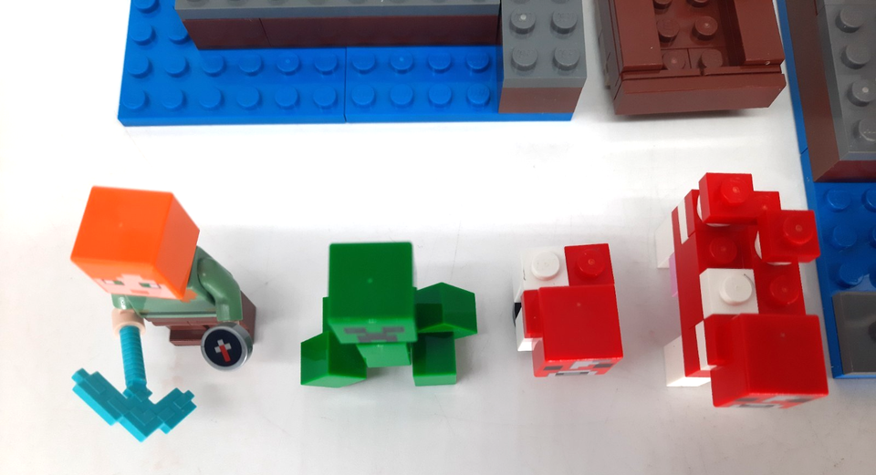 LEGO Minecraft 21129, The Mushroom Island, Complete Set w/ Manual (No ...