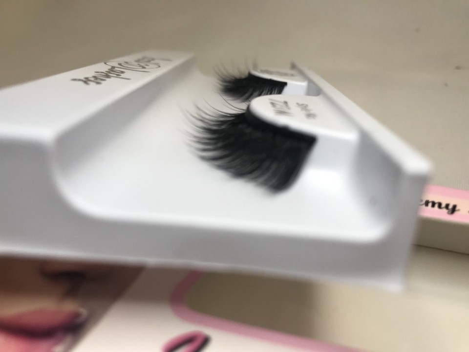 IZZI 3D LASHES LIGHT & SOFT AS A FEATHER LUXURY 3D LASHES #723 M HUMAN ...