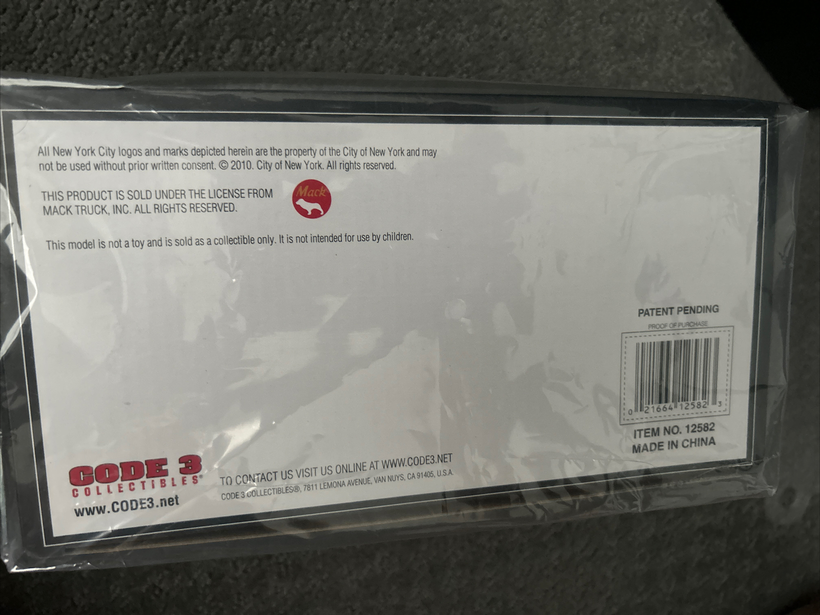 FDNY Engine 33 Mack CF Pumper -Code 3 1/64 # 12582 Sealed - Limited ...