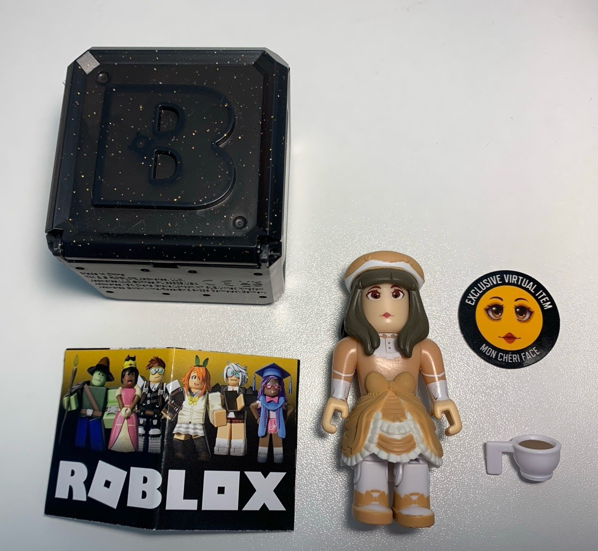 Roblox Blind Box Celebrity Series 9 Royale High: Mon Cheri Toy Figure W ...