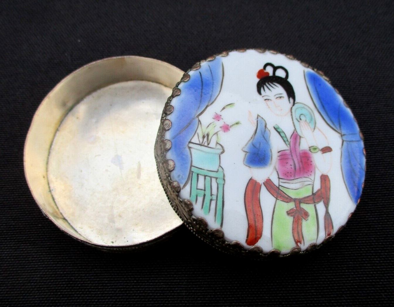 VTG SMALL ROUND PORCELAIN & SILVER TONE CHINESE SNUFF TRINKET PILL BOX ...