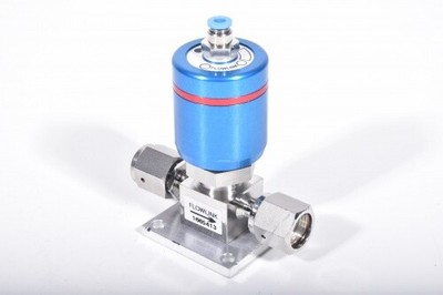 Valves and Flow Controls - Female Vcr