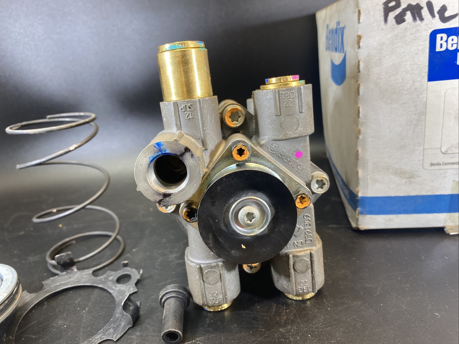 Bendix International Brake Valve Part No. 3519692C92 for sale online | eBay