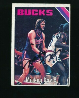 1975 Topps #53 Mickey Davis signed auto Autographed Bucks tough SWSW6 ...