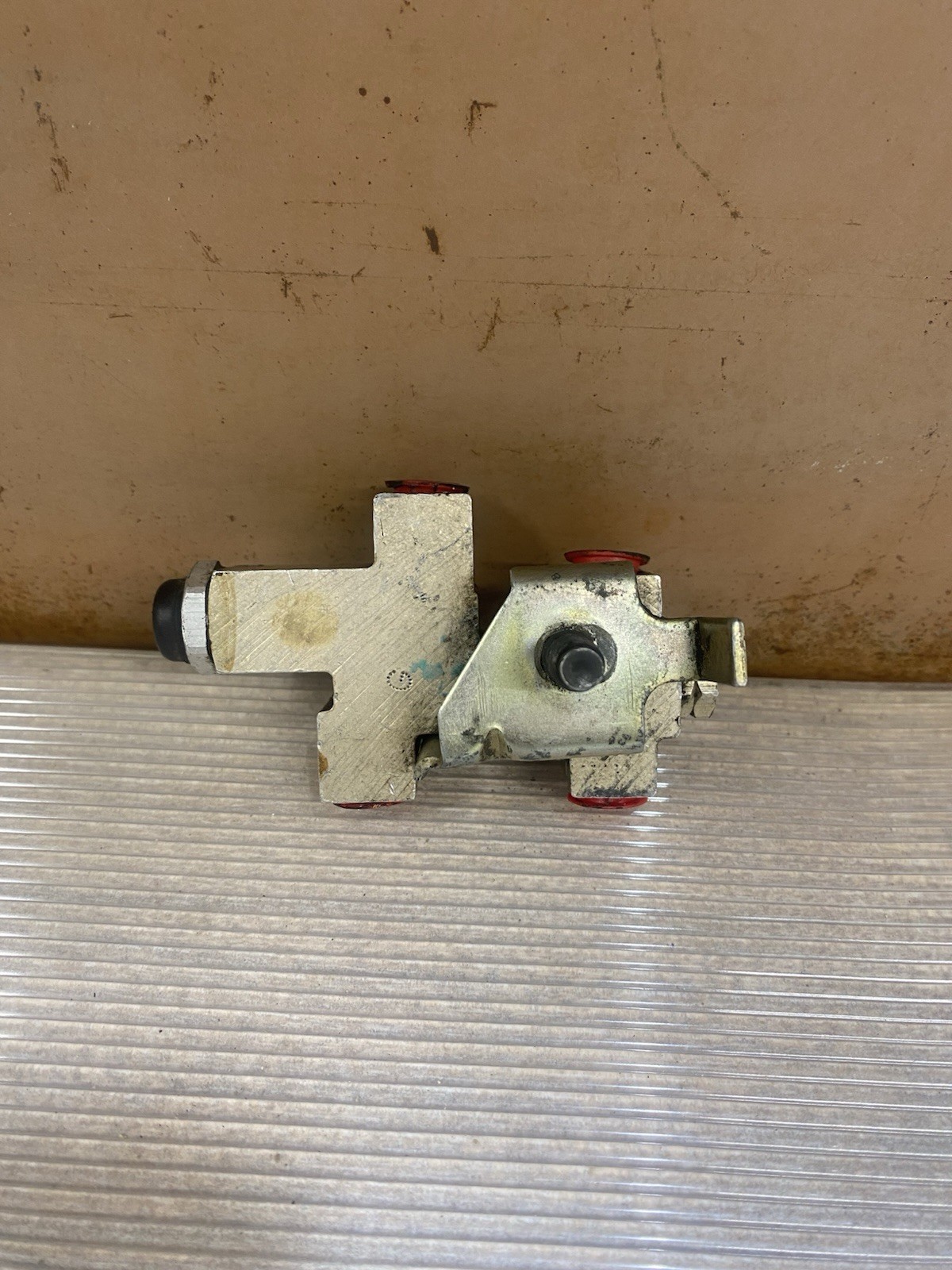 OEM 1999-2004 Ford Mustang Disc Brake Proportioning Valve w/ABS XR33 ...