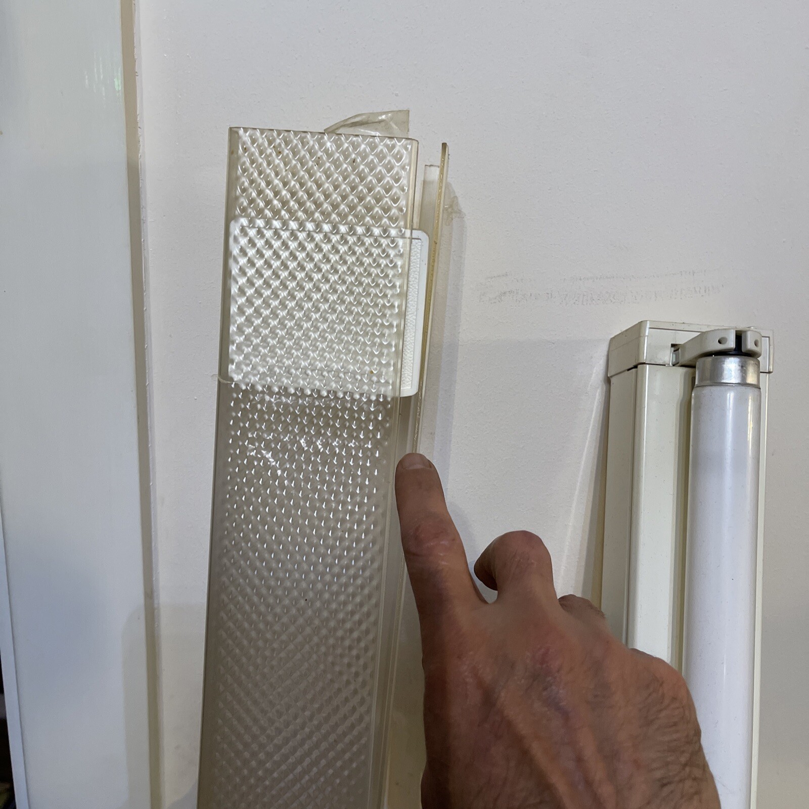 5ft T8 Single Florescent White Ceiling Mounted Tube light | eBay UK