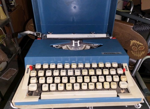 Vintage Royal Sprite Portable Manual Print Typewriter Blue w/ Case | eBay