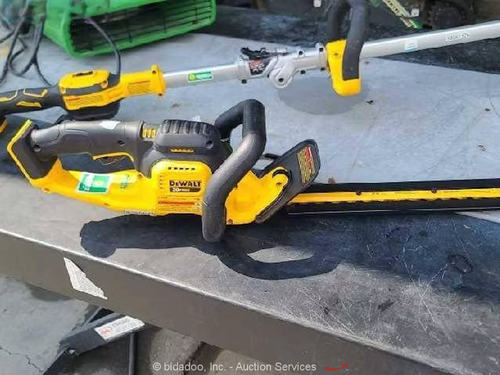 2021 Dewalt DCHT820B Light Weight 22" Cordless Hedge Trimmer 20V Max ...