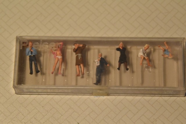 Preiser 10388 bei der Morgentoilette H0 günstig kaufen | eBay