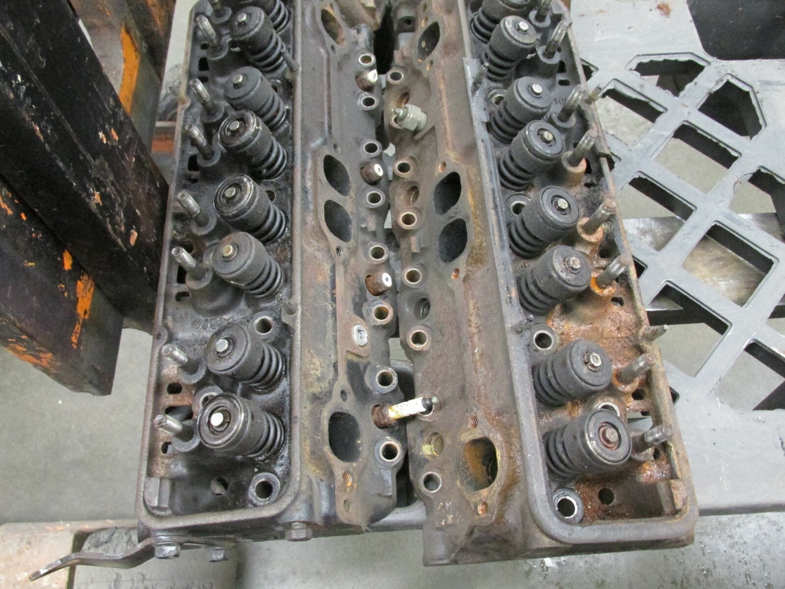 1995-98 Small Block Chevy 350 Car Truck Heads 10147898 Stock Heads to ...