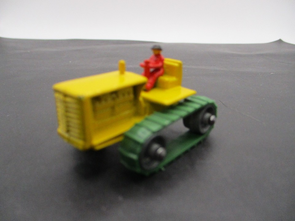 MATCHBOX LESNEY No. 8A-2 CATERPILLAR TRACTOR. CODE 3 RED DRIVER/NEW ...
