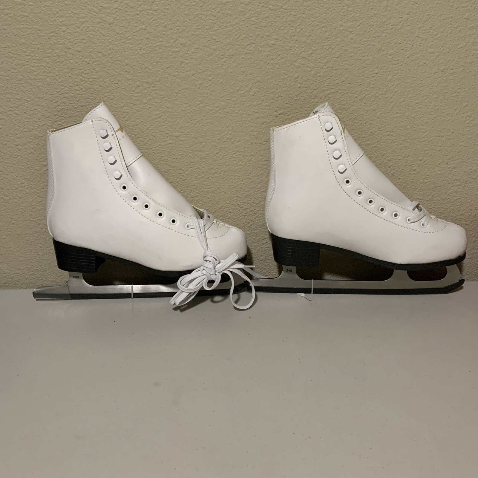 American Athletic Shoes Girls Figure Ice Skates White Size 8 New other ...