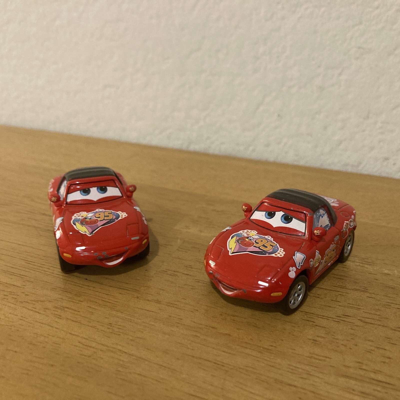 DINOCO MIA & TIA Movie Moments Disney Pixar Cars Blue Mazda Miata M4933 NEW