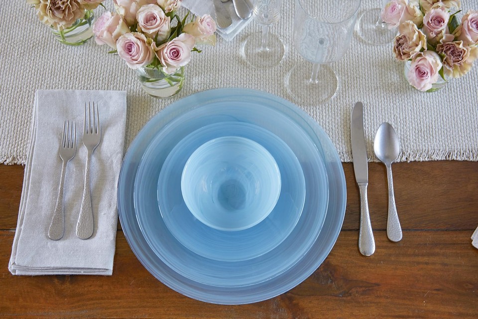 ALABASTER AQUA CHARGER PLATE SET | AQUA | ALABASTER | TABLEWARE ...