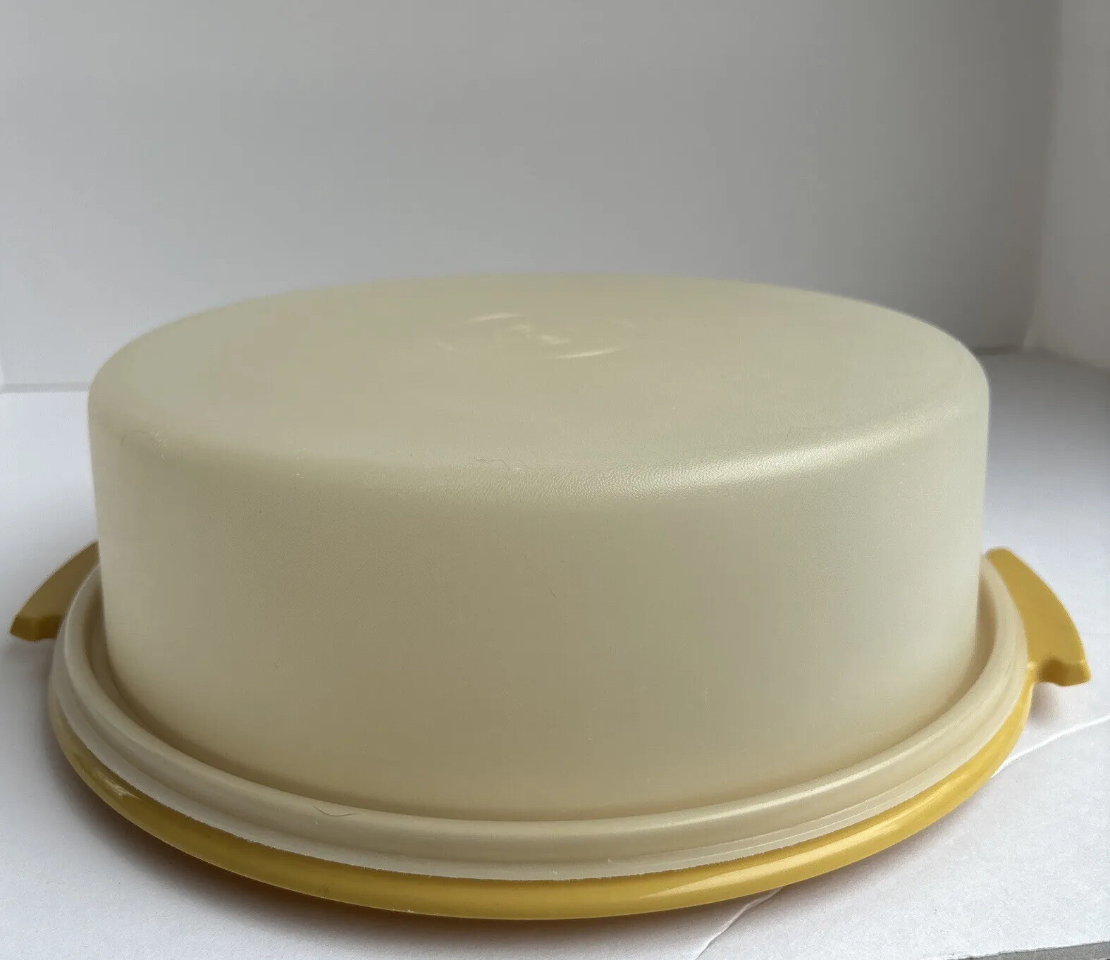 Tupperware #719 Pie Keeper Cake Taker Carrier Harvest Gold Base 10” Lid ...