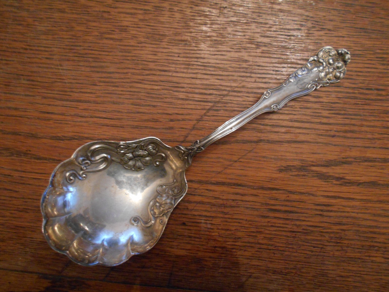 Rogers 1904 BERWICK Pattern Berry or Casserole Serving Spoon IS ...
