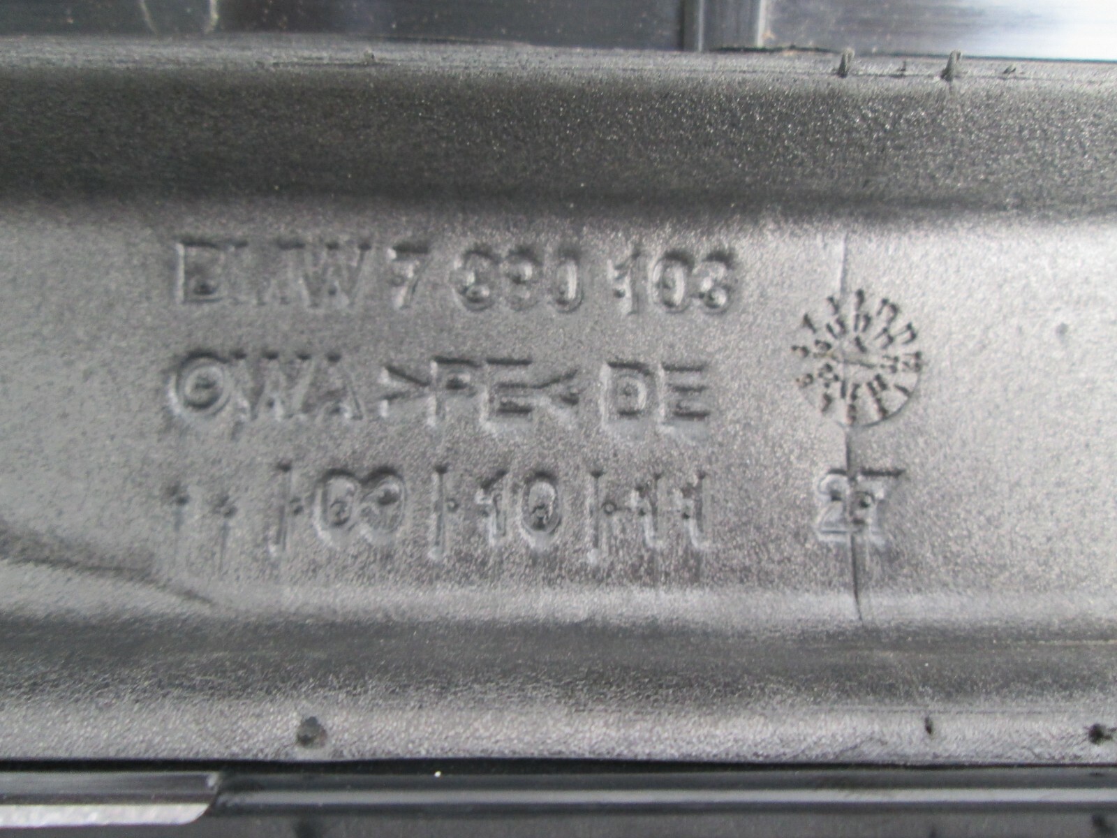 2017-2020 Mini Cooper Left Pillar Molding Retainer Plate 51137390103 ...