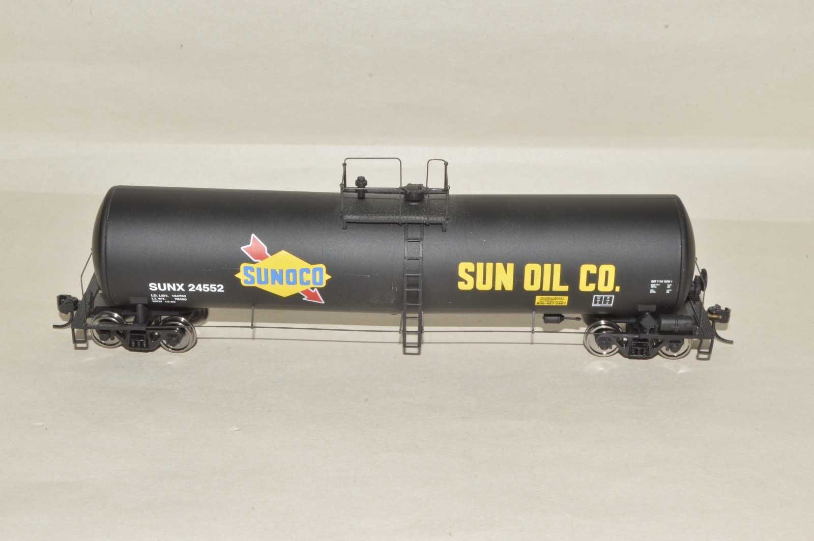 HO scale Walthers SUNOCO Sun Oil Co 23k gallon funnel flow tank car ...