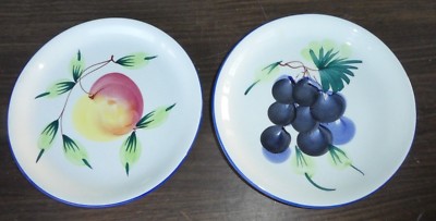 HAND MADE PIZZATO ITALY HAND PAINTED CERAMIC 2 Plates Grapes Peach 8.5 ...