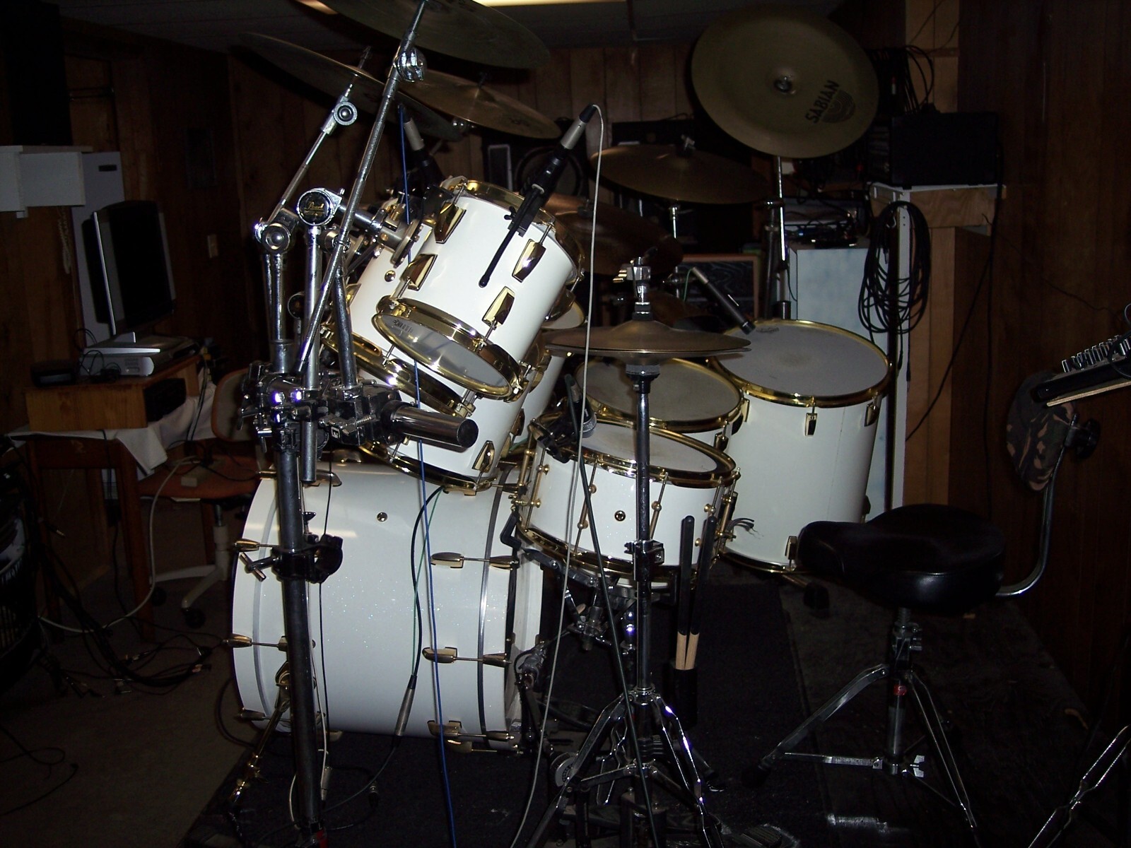 TEMPUS DRUMS. CRYSTALINA WHITE W/GOLD LUGS AND RIMS. MANY EXTRA'S ...