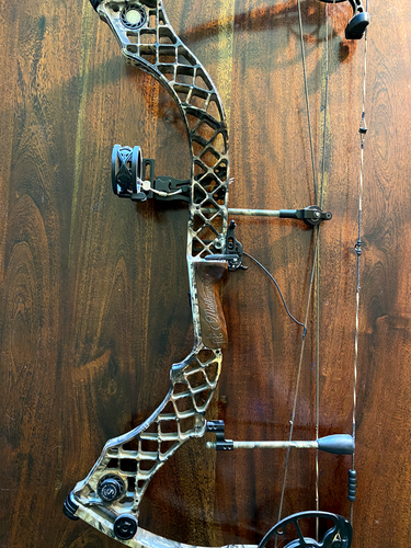 Matthews Heli compound bow 28.5" 70lb Solo Cam Fiber Optic sights ...