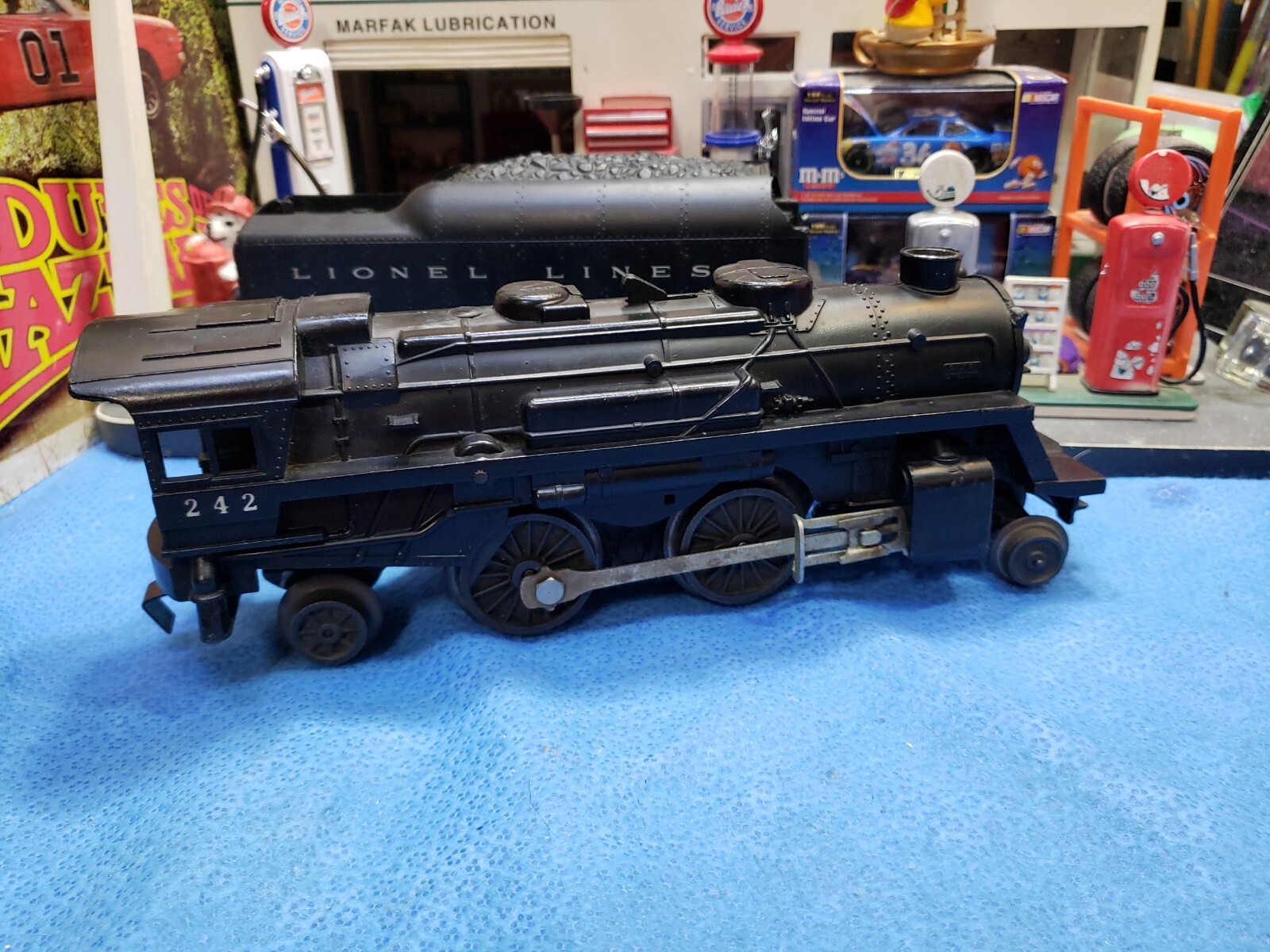 VINTAGE Lionel 2-4-2 Columbia Steam Locomotive & 242T Coal Tender ...