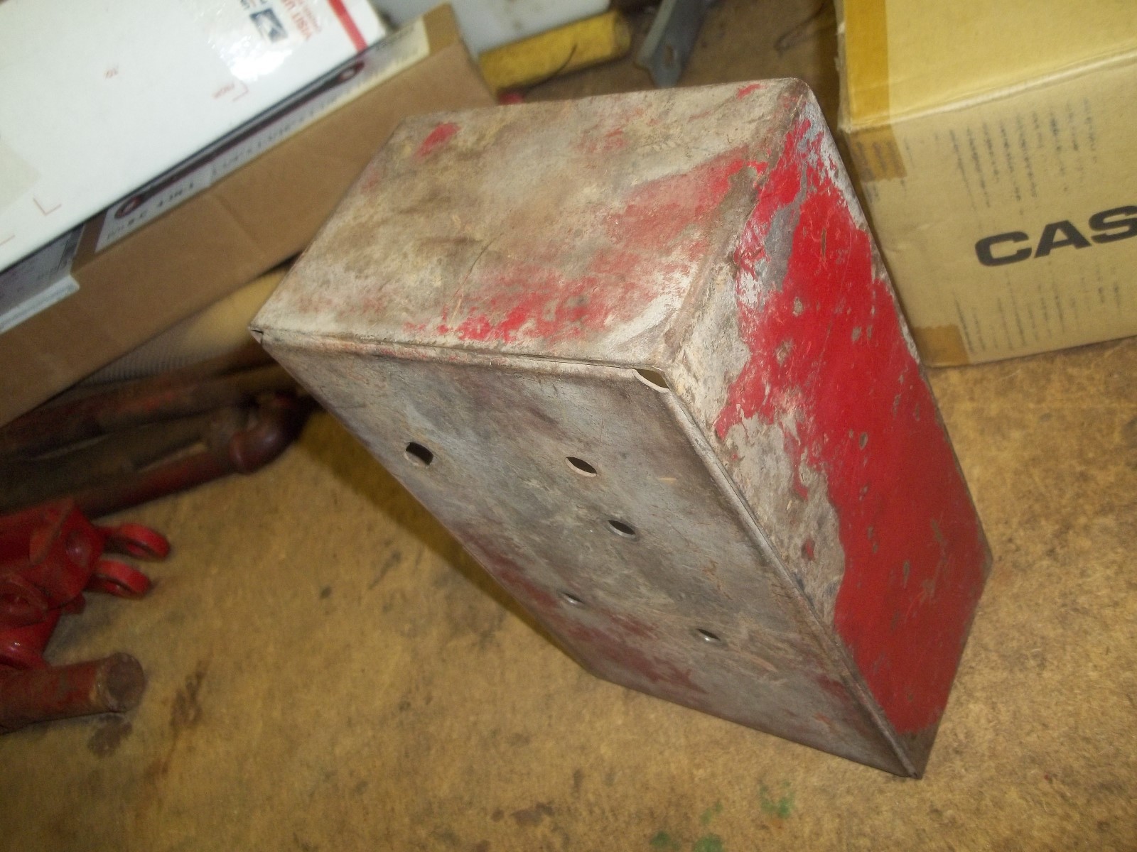 IH Farmall INTERNATIONAL 300 350 400 450 TOOLBOX ON TOP OF TORQUE GOOD ...