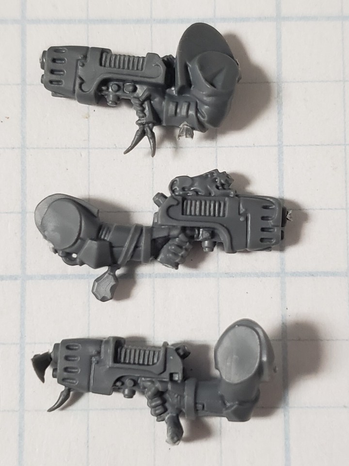 40k Space Wolves Bits Wolf Pack Blood Claws Engraved Plasma Pistols x3 ...